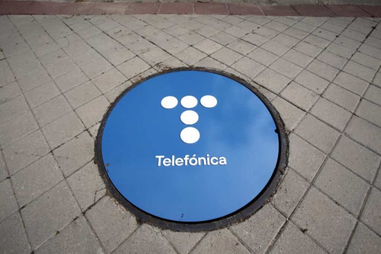 CNMC frees Telefónica from sharing its fiber network after 26 years of ...
