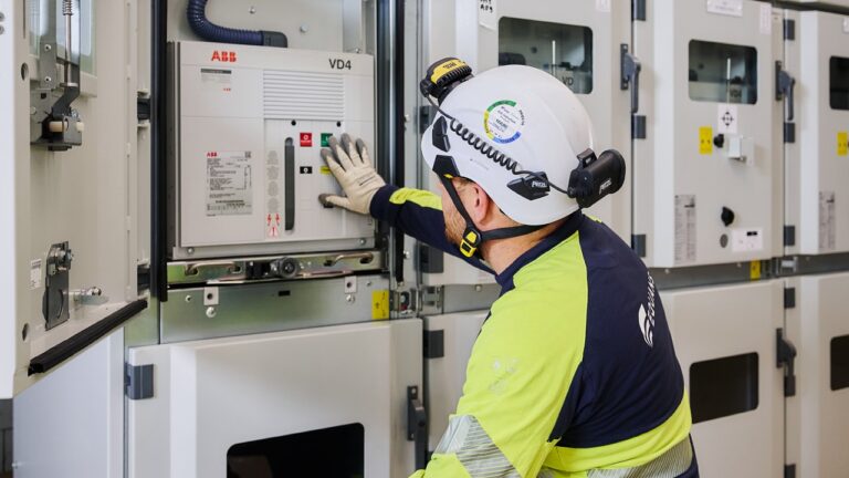 ABB and Kevlinx build energy-efficient data centers for scalable AI ...